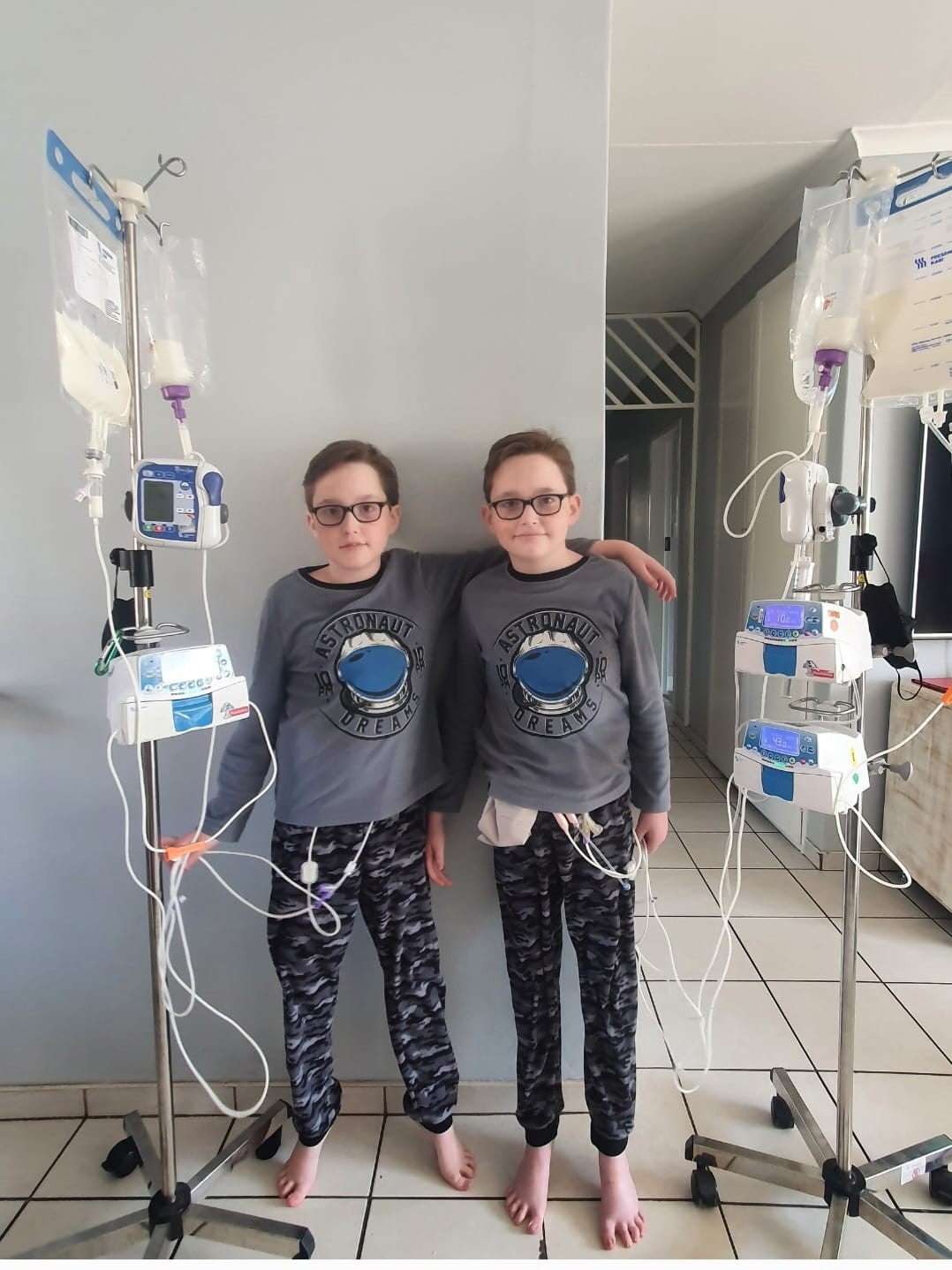 Supremely talented and extremely ill – Sim twins fight on - SA Jewish ...
