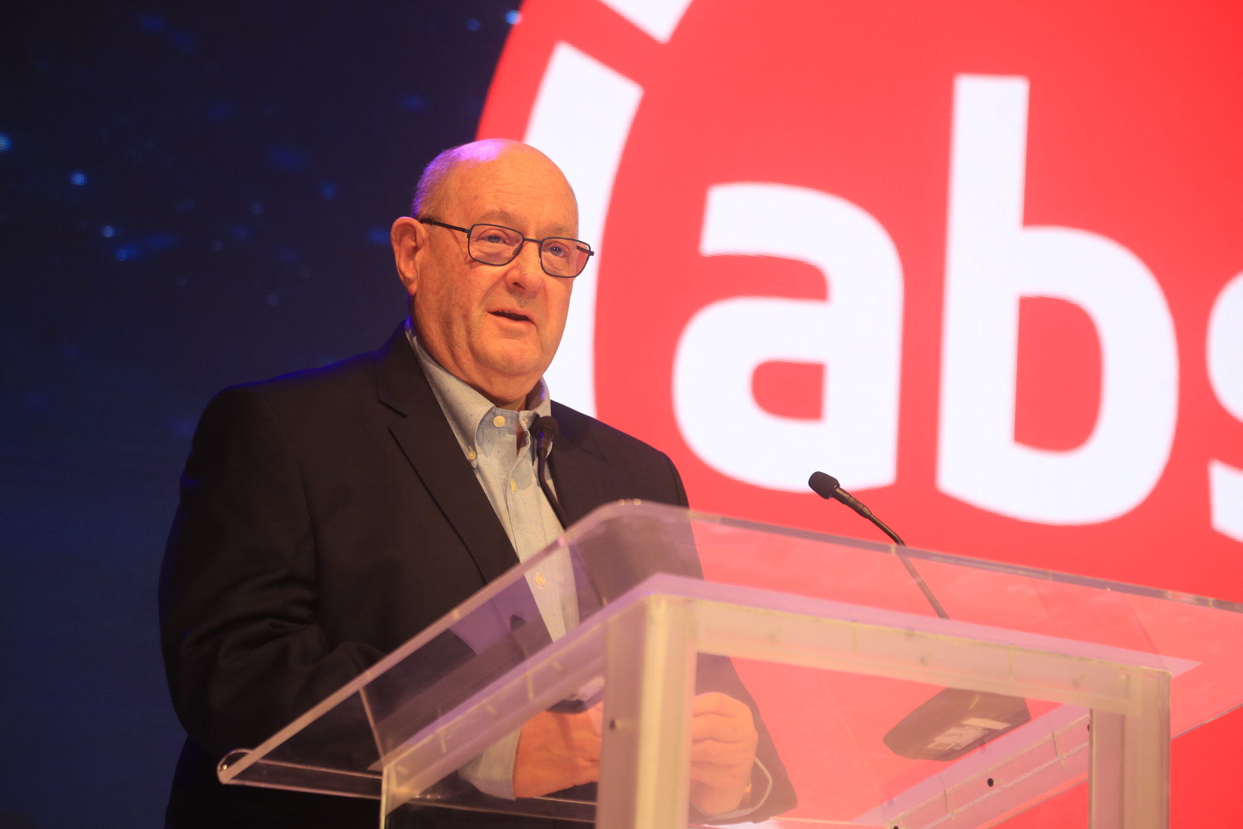 Philip Krawitz cuts cloth to suit SA’s upliftment - Jewish Report