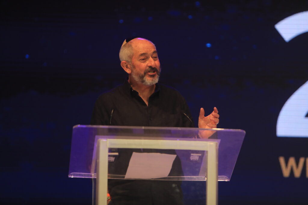 Robbie Brozin changes lives ‘one chicken at a time’ - SA Jewish Report