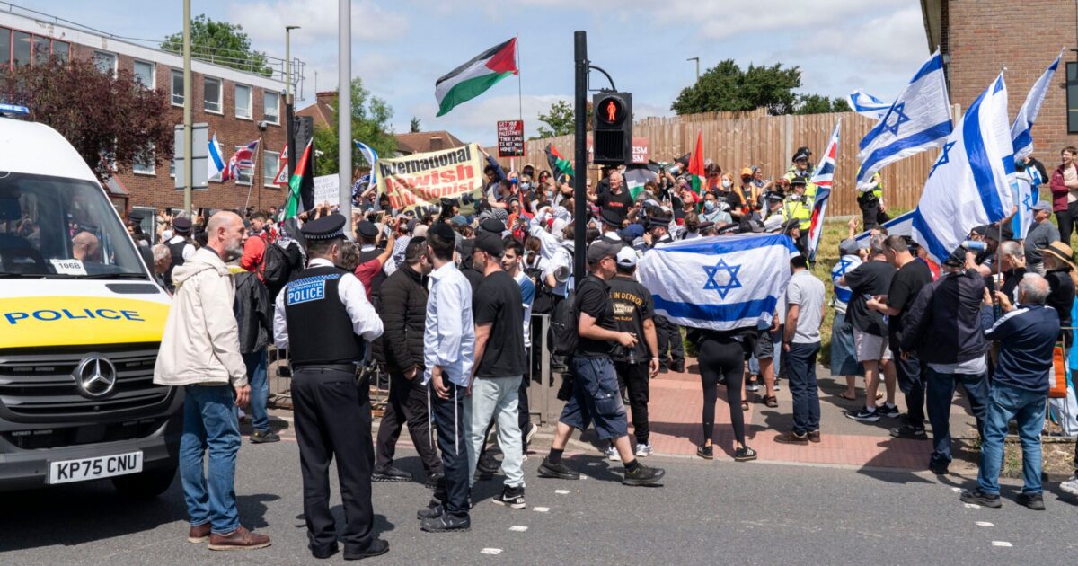 Fourteen arrested during rival protests outside Israeli real estate ...